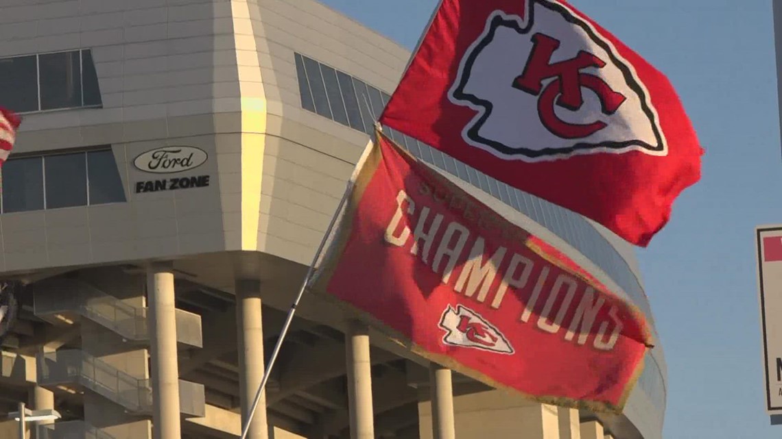 KC Chief fans pregame ahead of big battle against Titans | ksdk.com