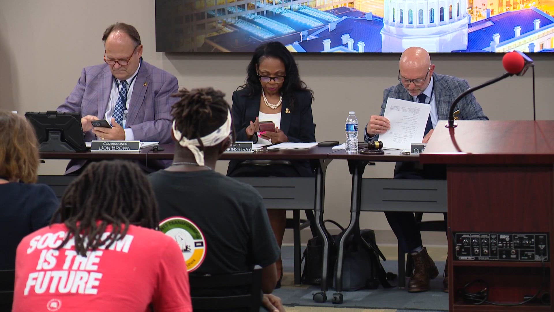 St. Louis police board votes to approve raises for command staff | ksdk.com