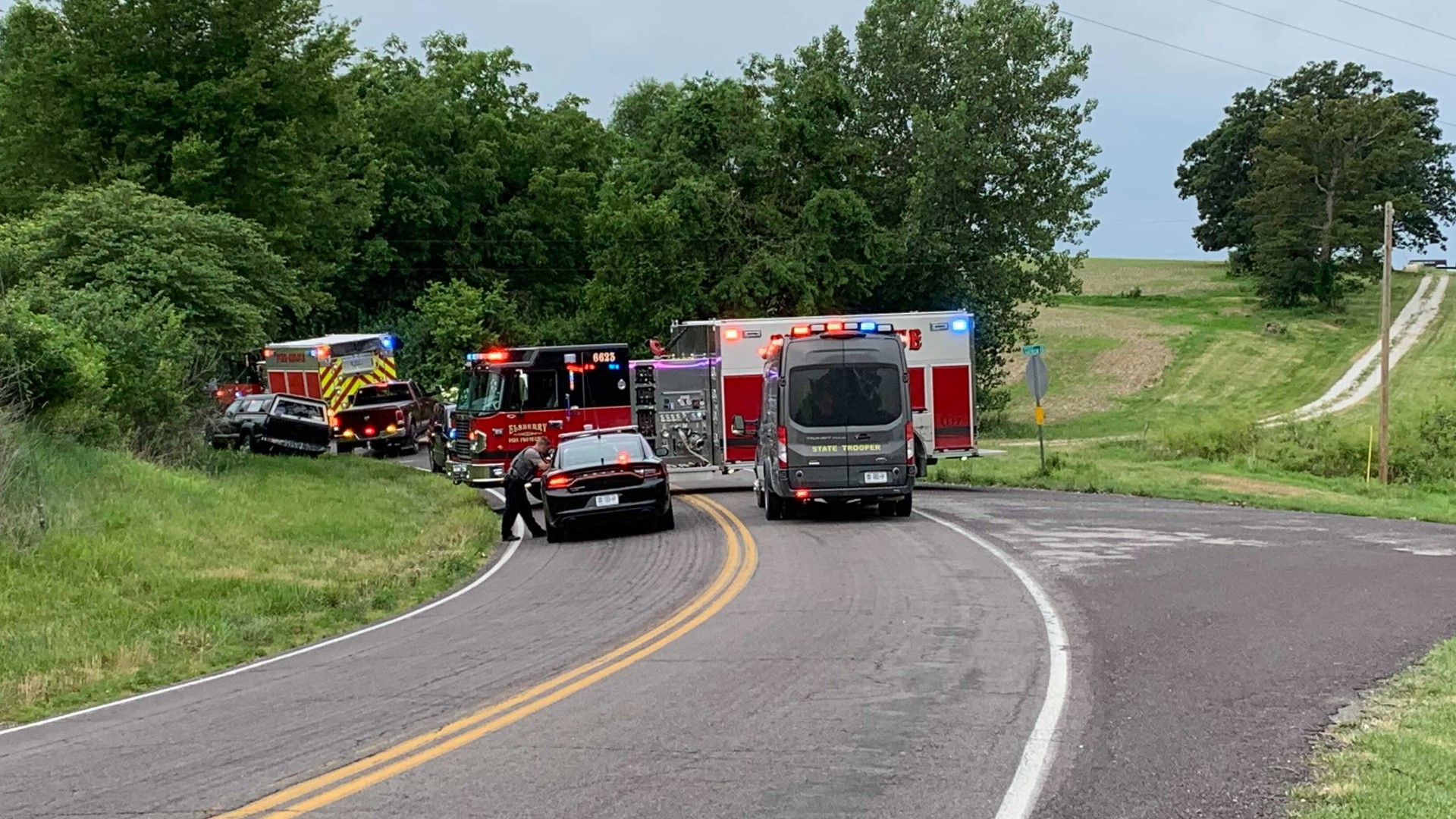 Head-on crash kills 3 people in Lincoln County | ksdk.com