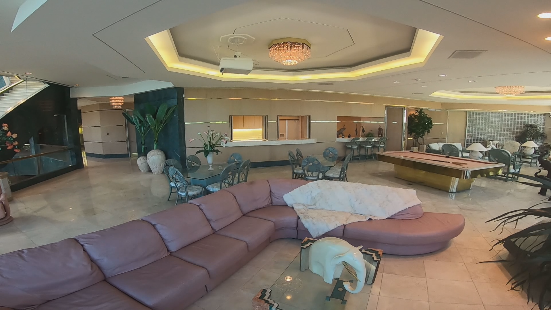 A rare look inside an $80M 'glass castle' for sale in Missouri | ksdk.com