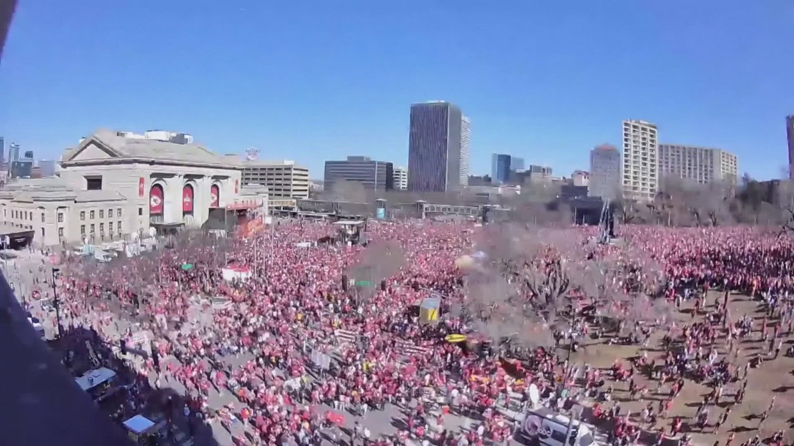 Refuse commissioner on leave, St. Louis residents deal with trash ...
