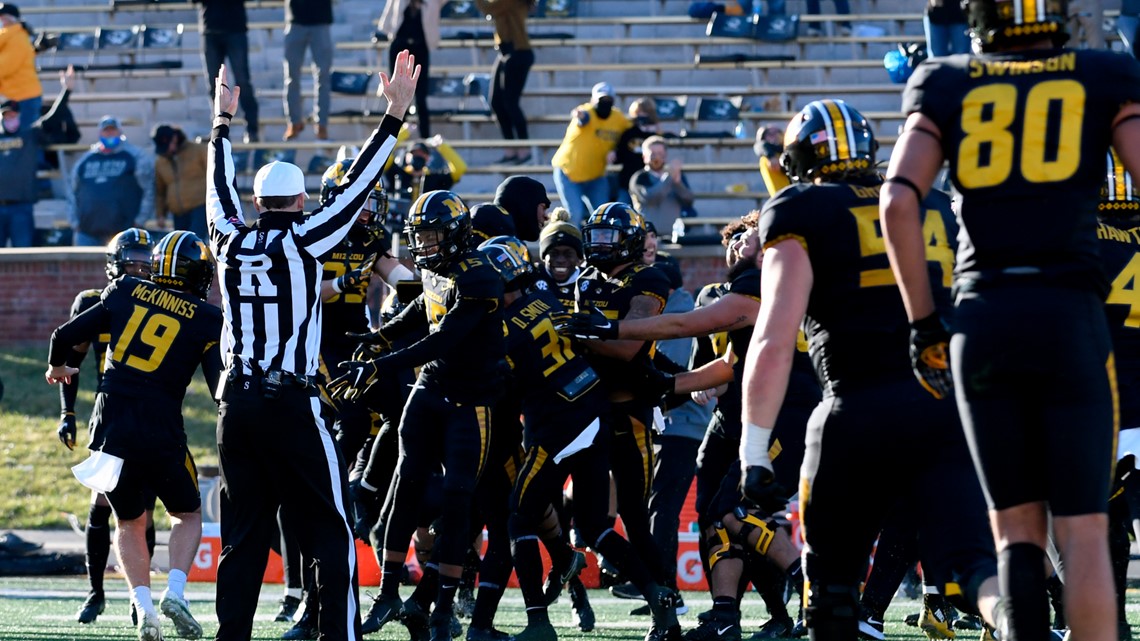 Mizzou overcomes late blunder to beat Arkansas 50-48 | ksdk.com