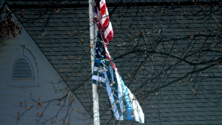 Three Percenters flag flies outside St. Louis County cop's house | ksdk.com