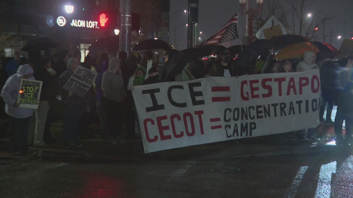 Marchers brave rain to protest ICE in St. Louis | ksdk.com