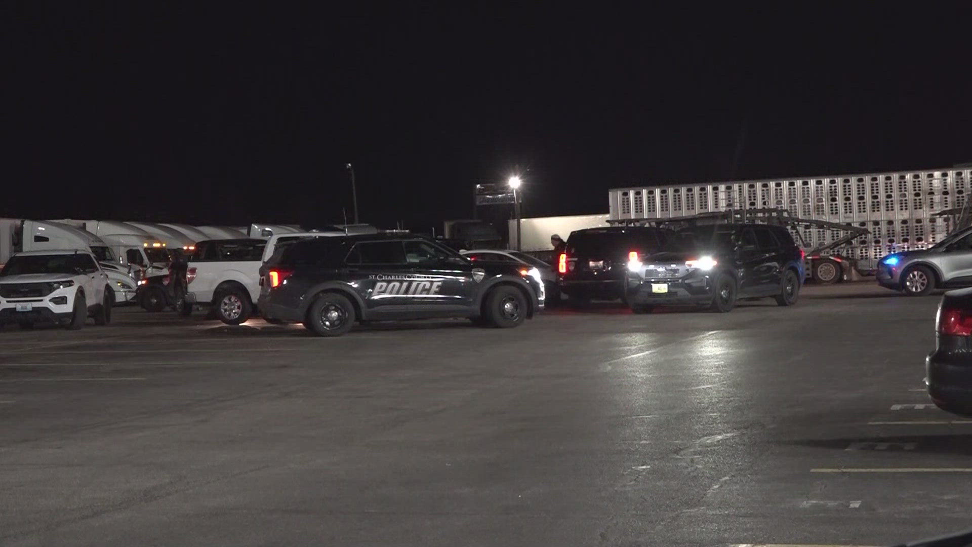 Police standoff underway at St. Charles County travel center | ksdk.com