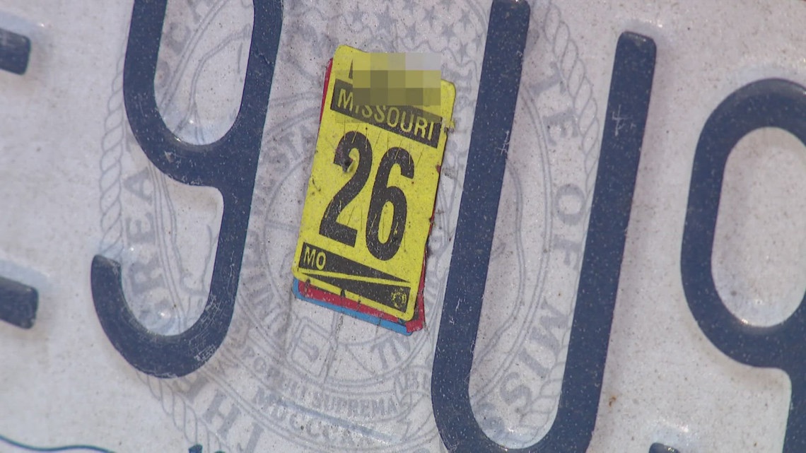 St. Louis residents fights back against sticker thefts | ksdk.com