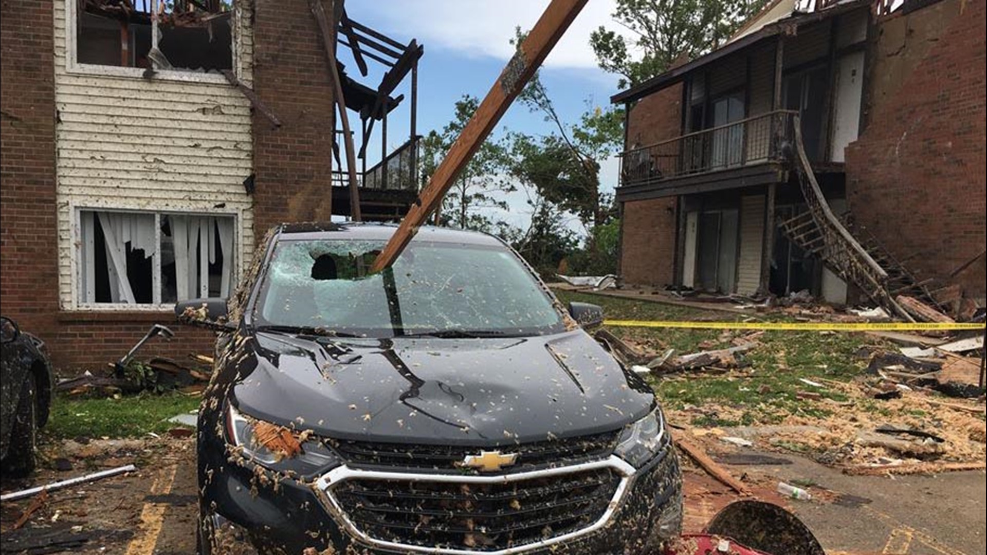 Violent tornado tears through Jefferson City, tornado in Golden City ...