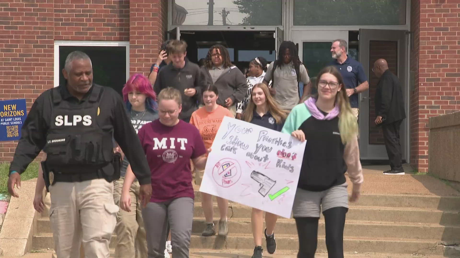 St. Louis students join national walkout for gun safety | ksdk.com