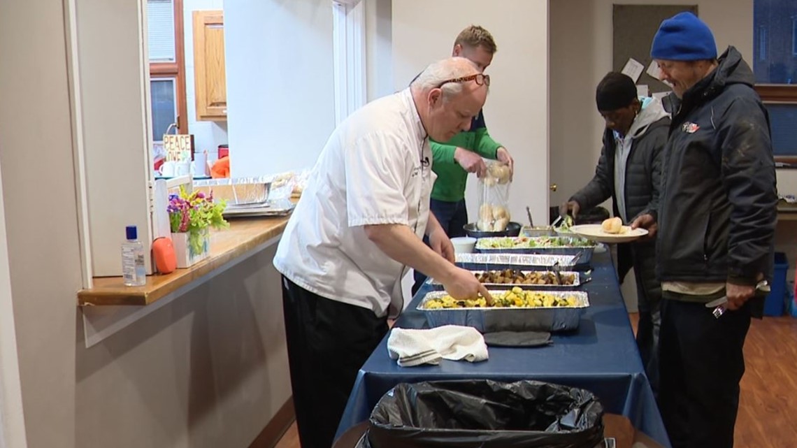 St. Peters chef spends time feeding homeless people | ksdk.com