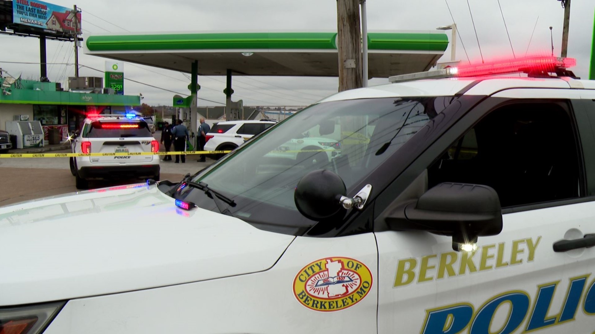Man shot inside BP gas station in north St. Louis County | ksdk.com