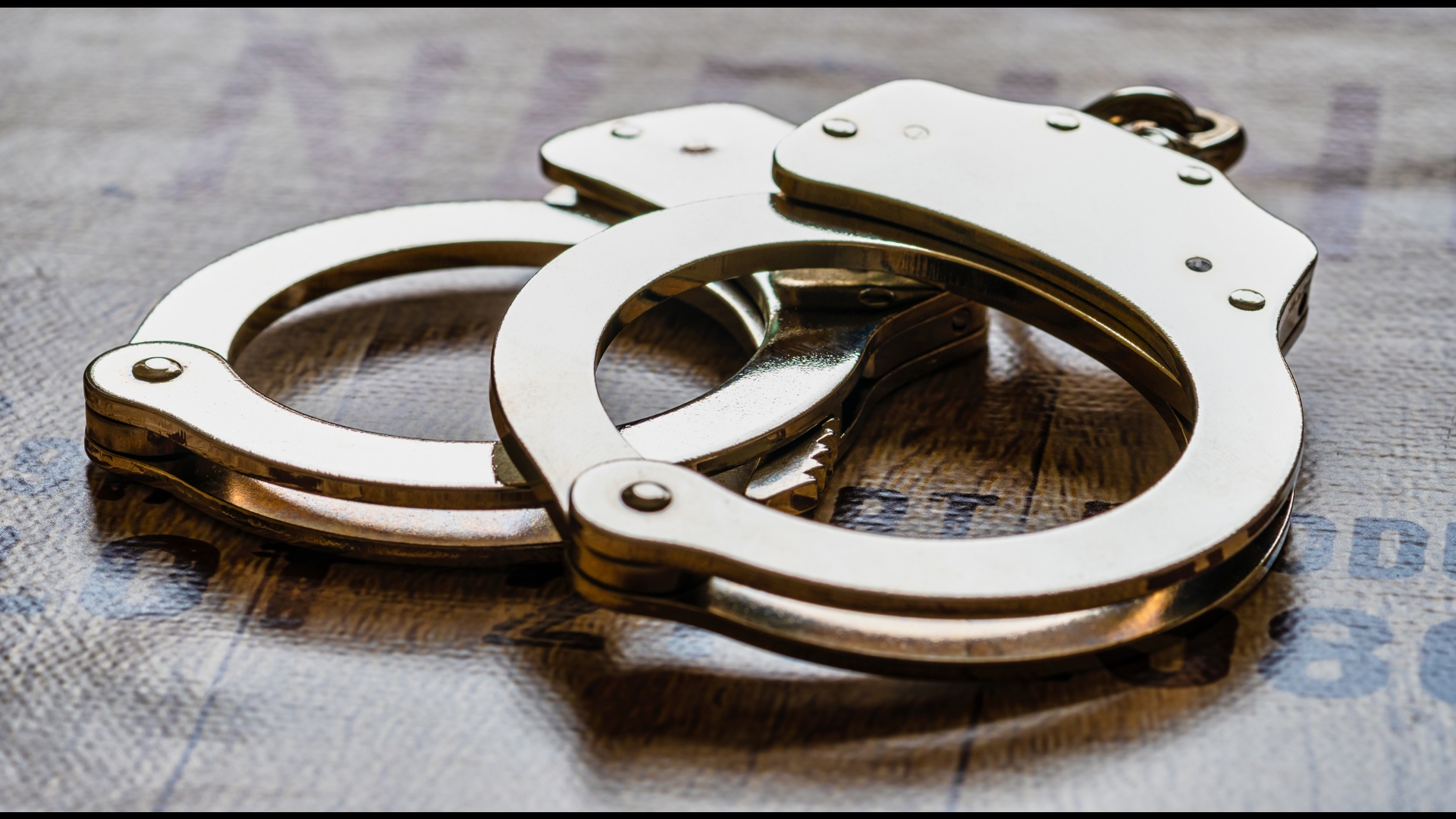 Woman escapes from patrol vehicle in handcuffs, police say | ksdk.com