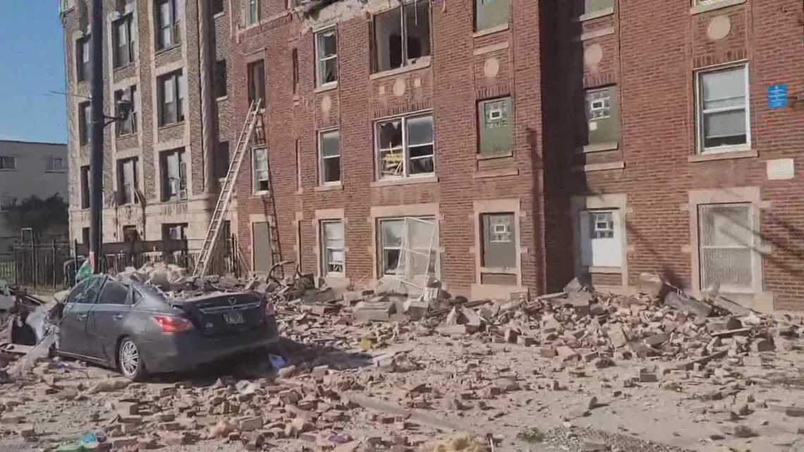1 person is dead following Chicago building collapse | ksdk.com
