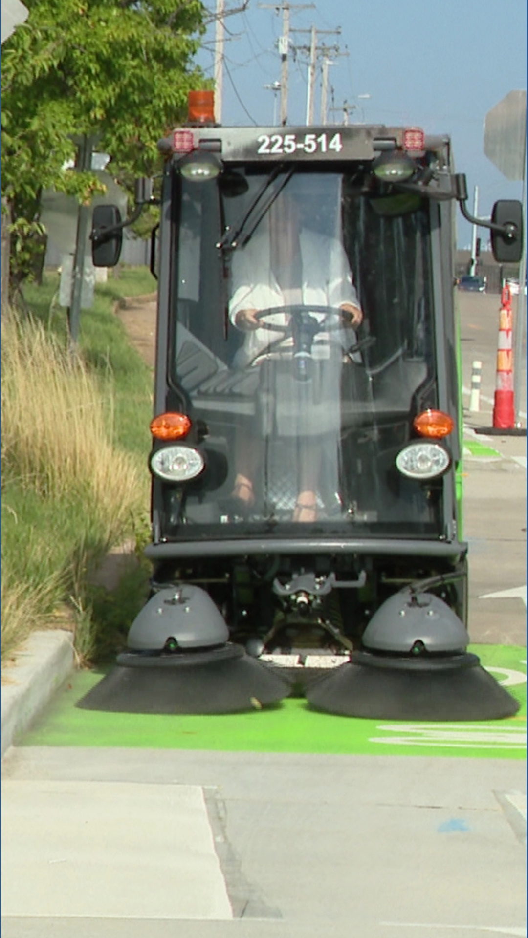 St. Louis debuts new street cleaner for bike paths | ksdk.com