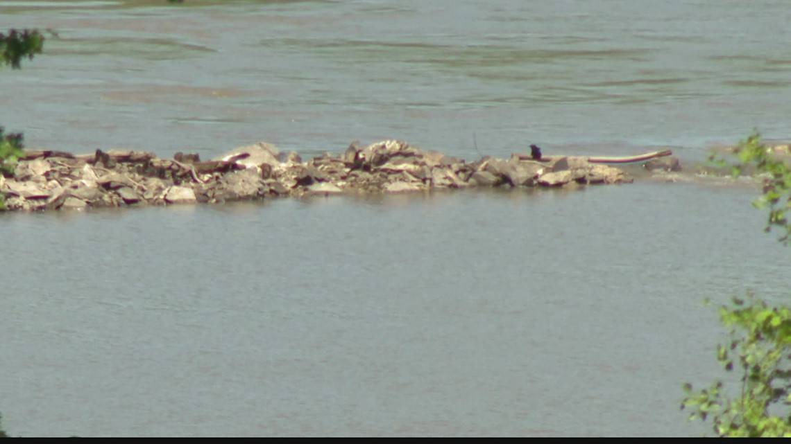 1 rescued, 1 still missing after canoe capsizes in Missouri River ...