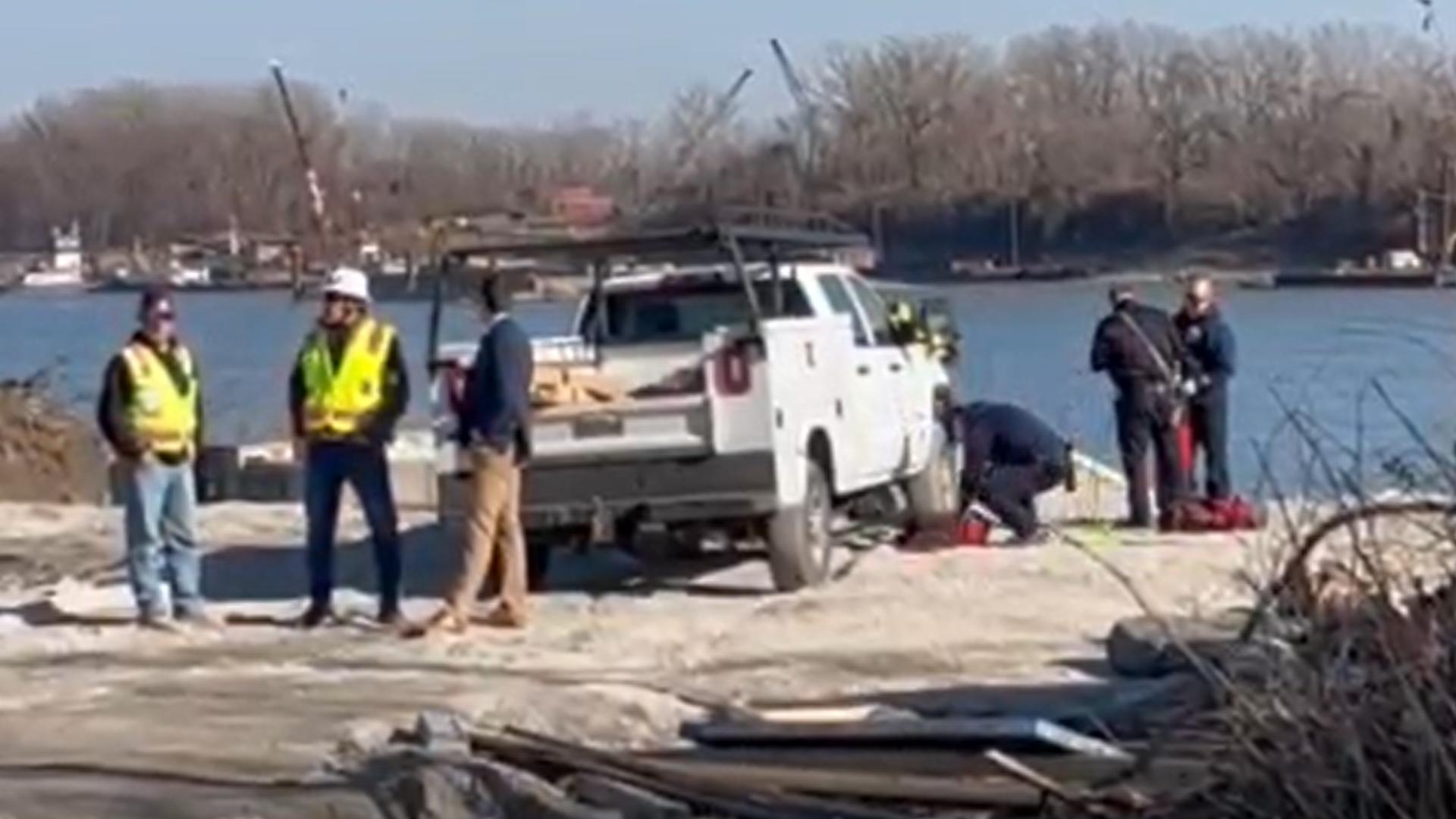 Worker falls 20 feet in St. Charles, transported to trauma center with ...