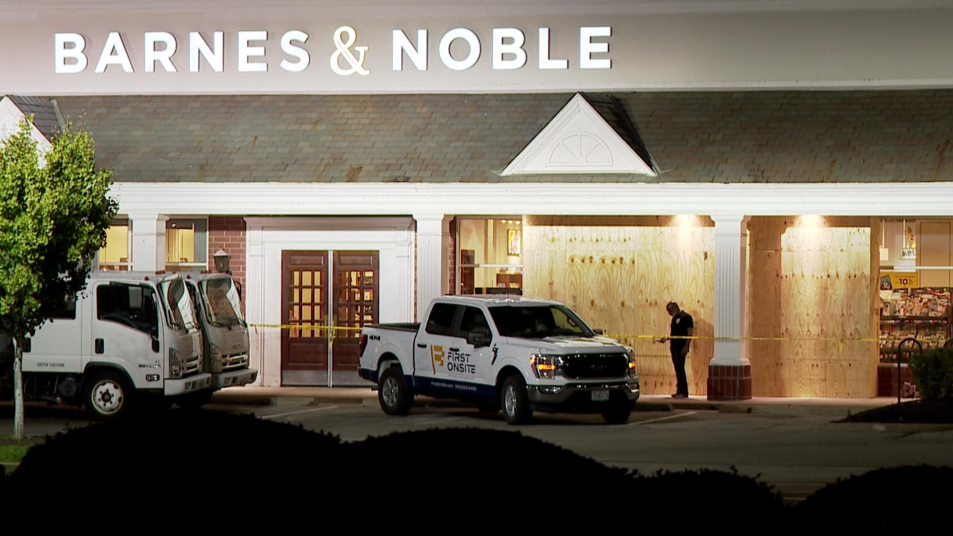 Vehicle crashes into Barnes & Noble in Ladue, MO; 1 killed, 2 injured ...