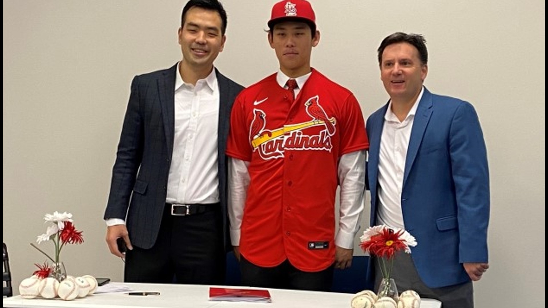 International signing day surprise deal for outfielder | ksdk.com
