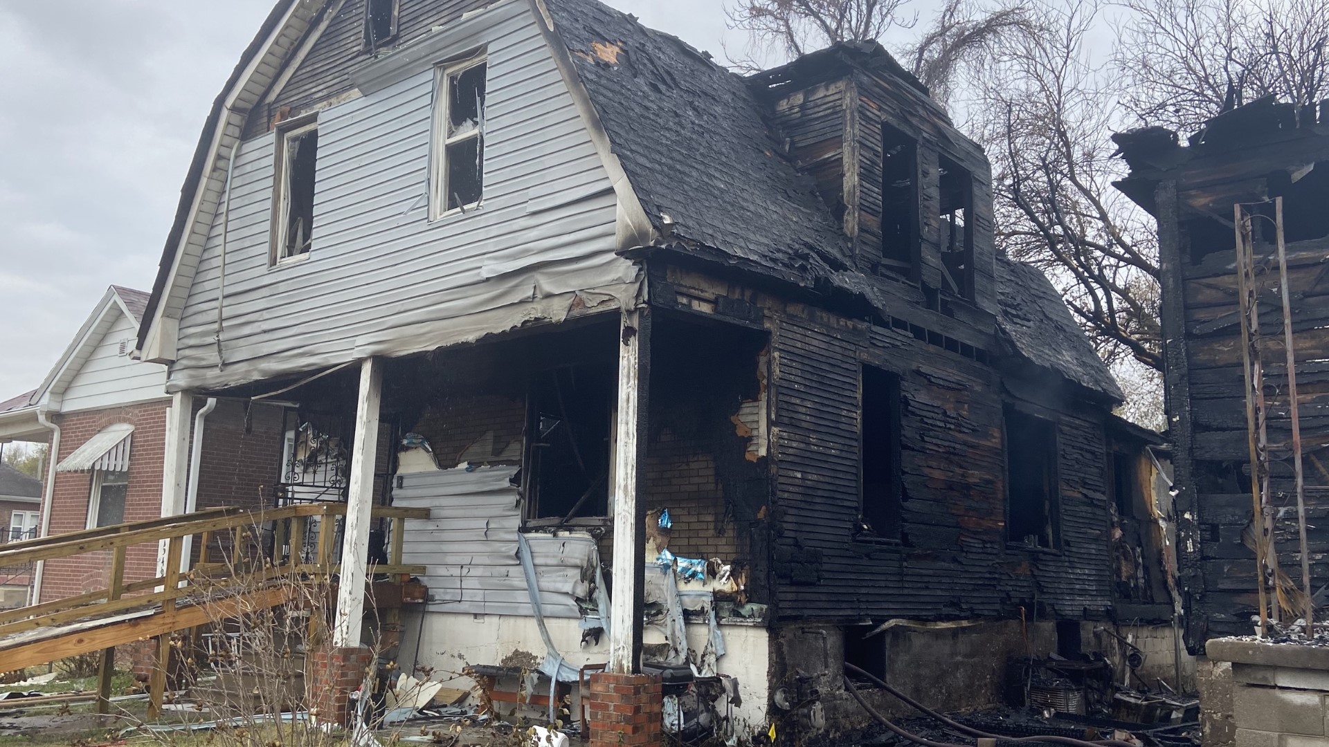 Daughter saves elderly woman from East St. Louis fire | ksdk.com