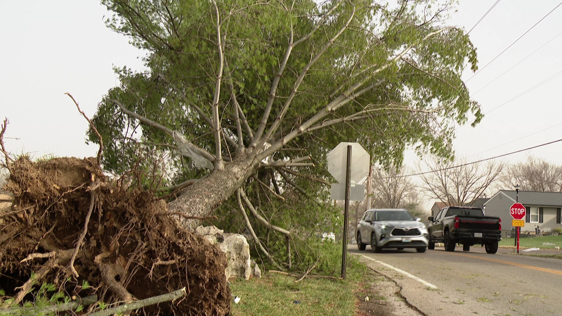 Dozens of vehicles smashed at Missouri apartment after heavy storm | ksdk.com