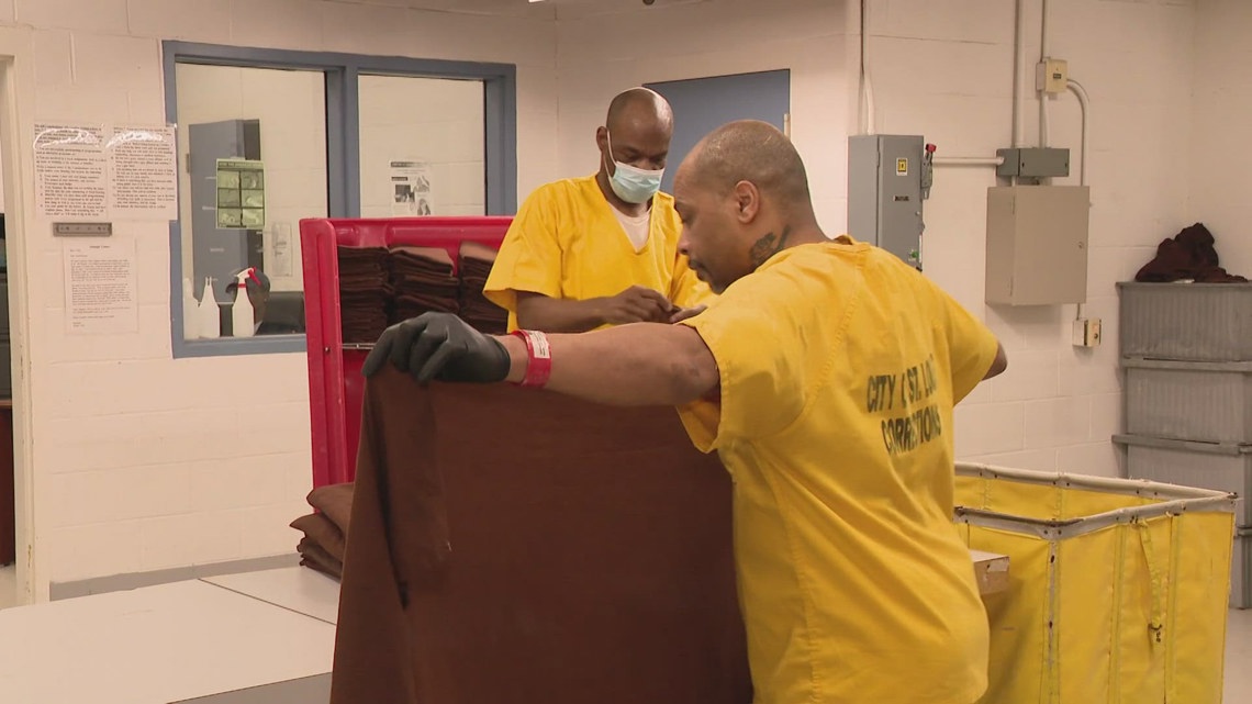 Veterans program launches for inmates at City Justice Center | ksdk.com