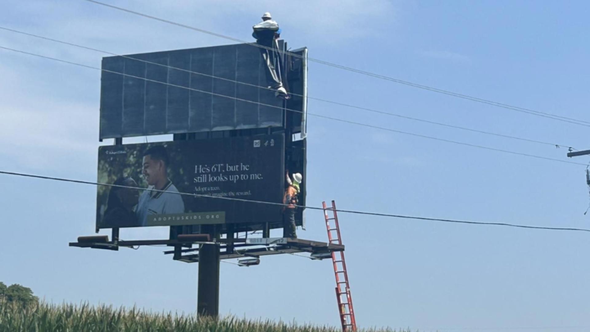 Proud Boys remove billboard near Illinois high school | ksdk.com