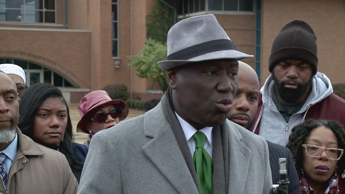 Civil rights attorney Ben Crump on pepper-spraying of St. Louis ...