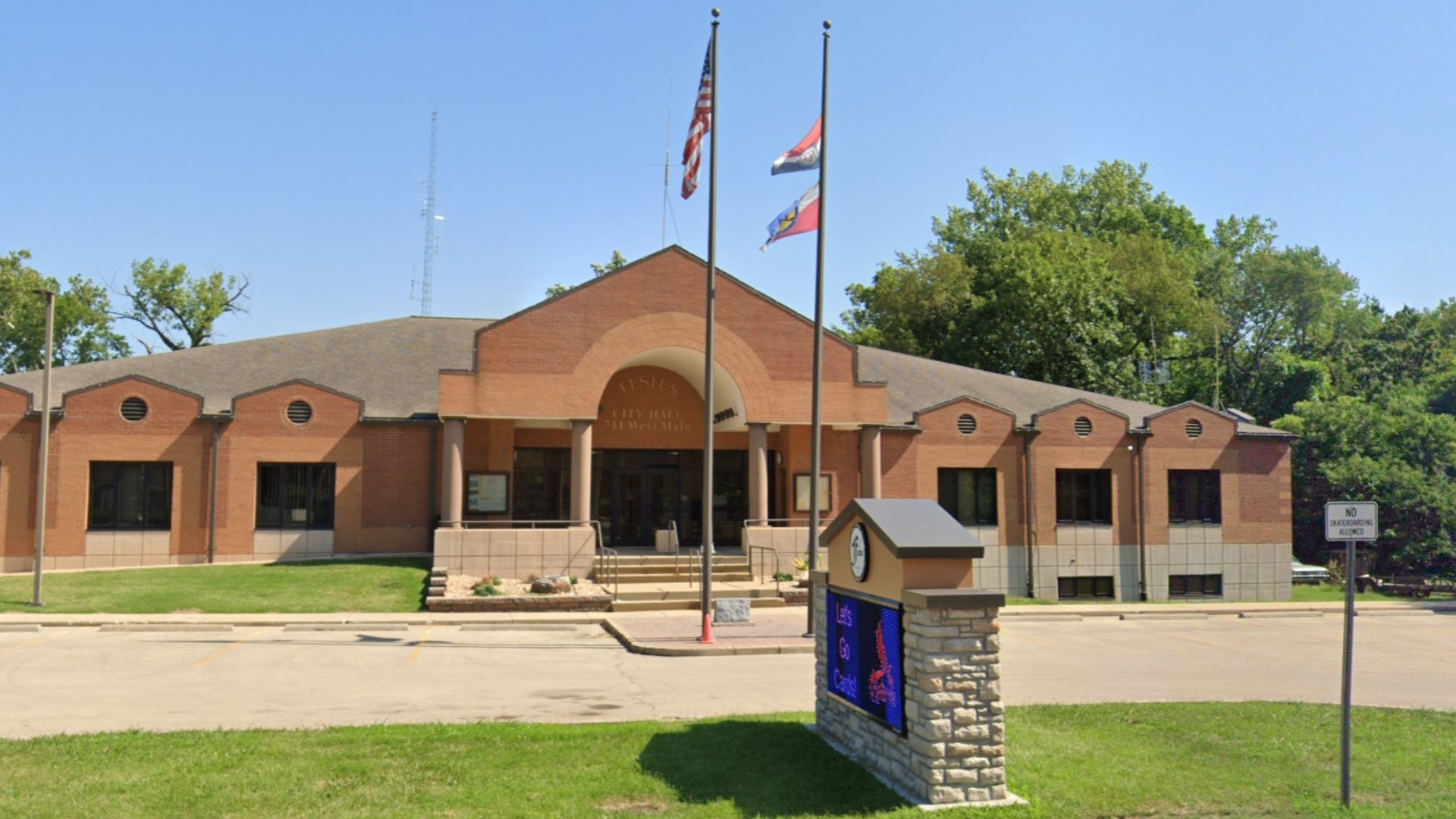 Festus ordinance limits hours allowed on city property | ksdk.com