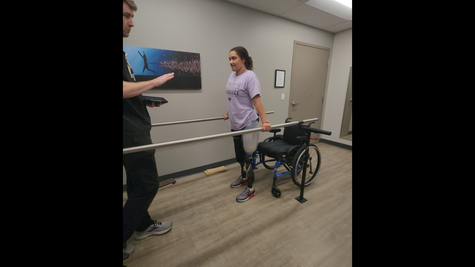 Volleyball player who lost legs in crash gets prosthetics | ksdk.com