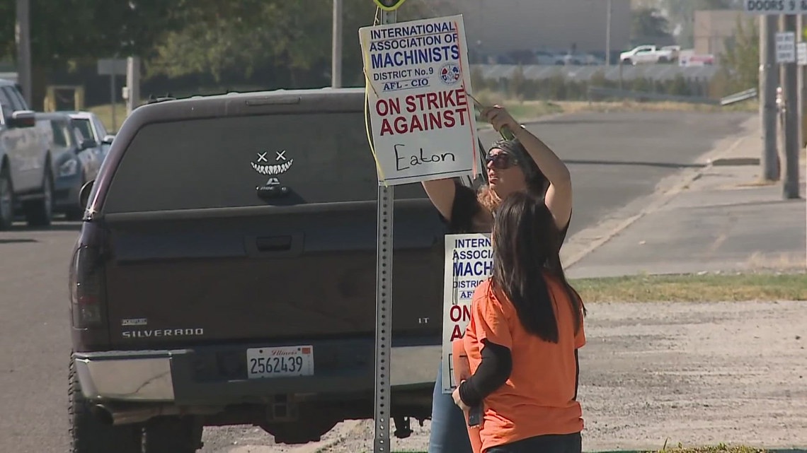 Hundreds of Eaton B-Line workers on strike in Troy, Illinois | ksdk.com