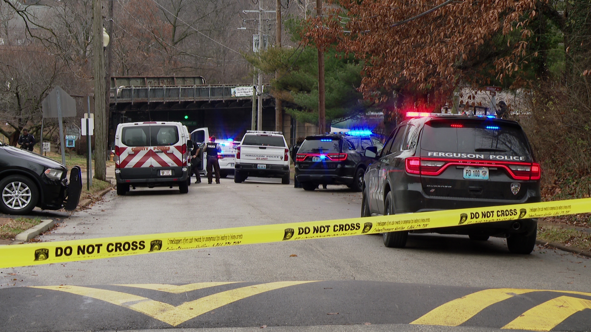 Deadly 'gun battle' started outside Ferguson grocery store, continued ...