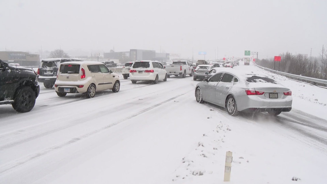 Chaos on St. Louis roads as Monday snowfall turns commute into gridlock ...