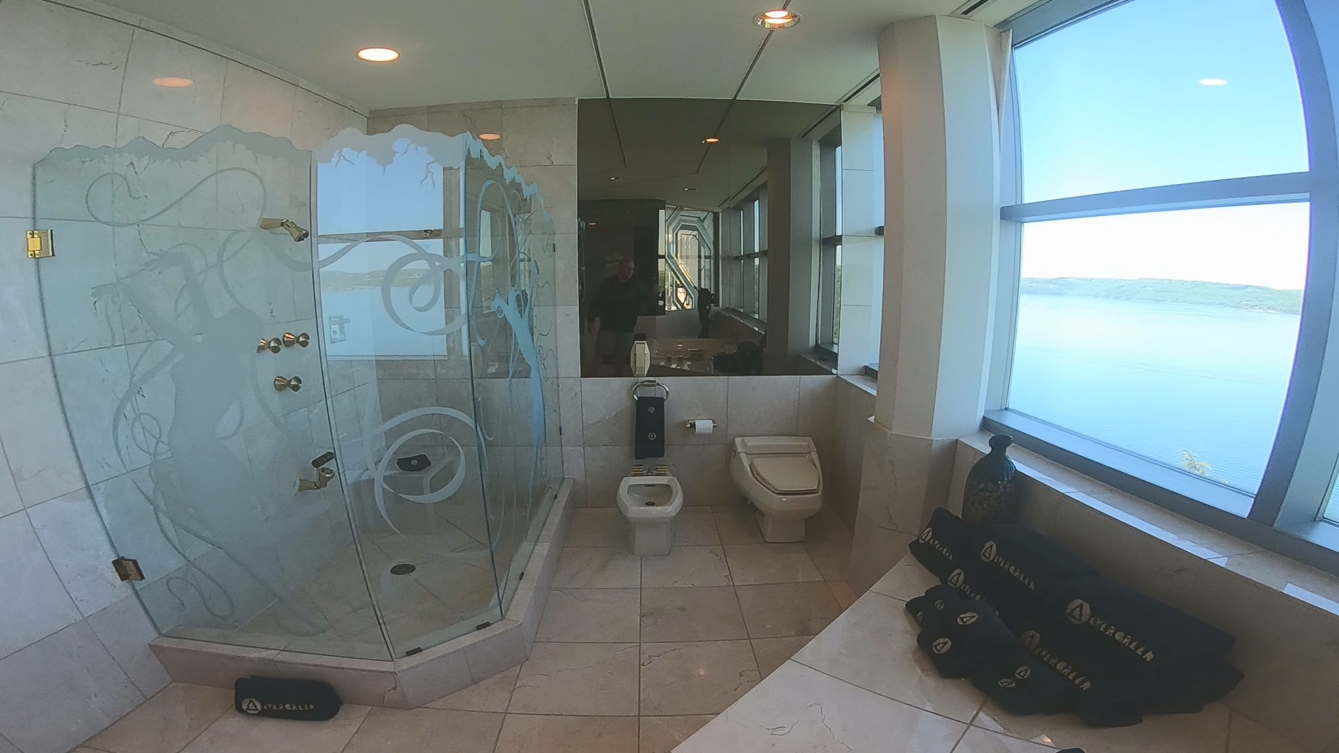 A rare look inside an $80M 'glass castle' for sale in Missouri | ksdk.com