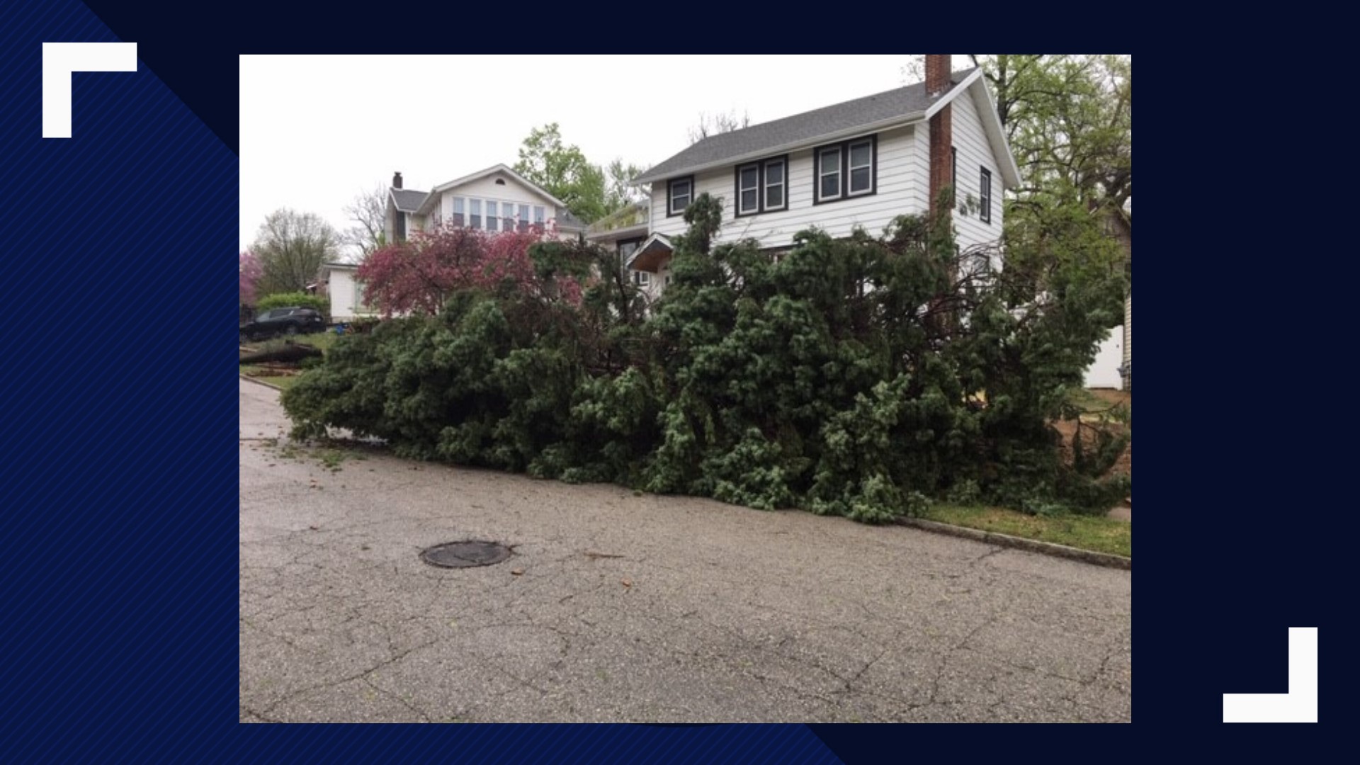 Strong winds damage The Grove's famous sign | ksdk.com