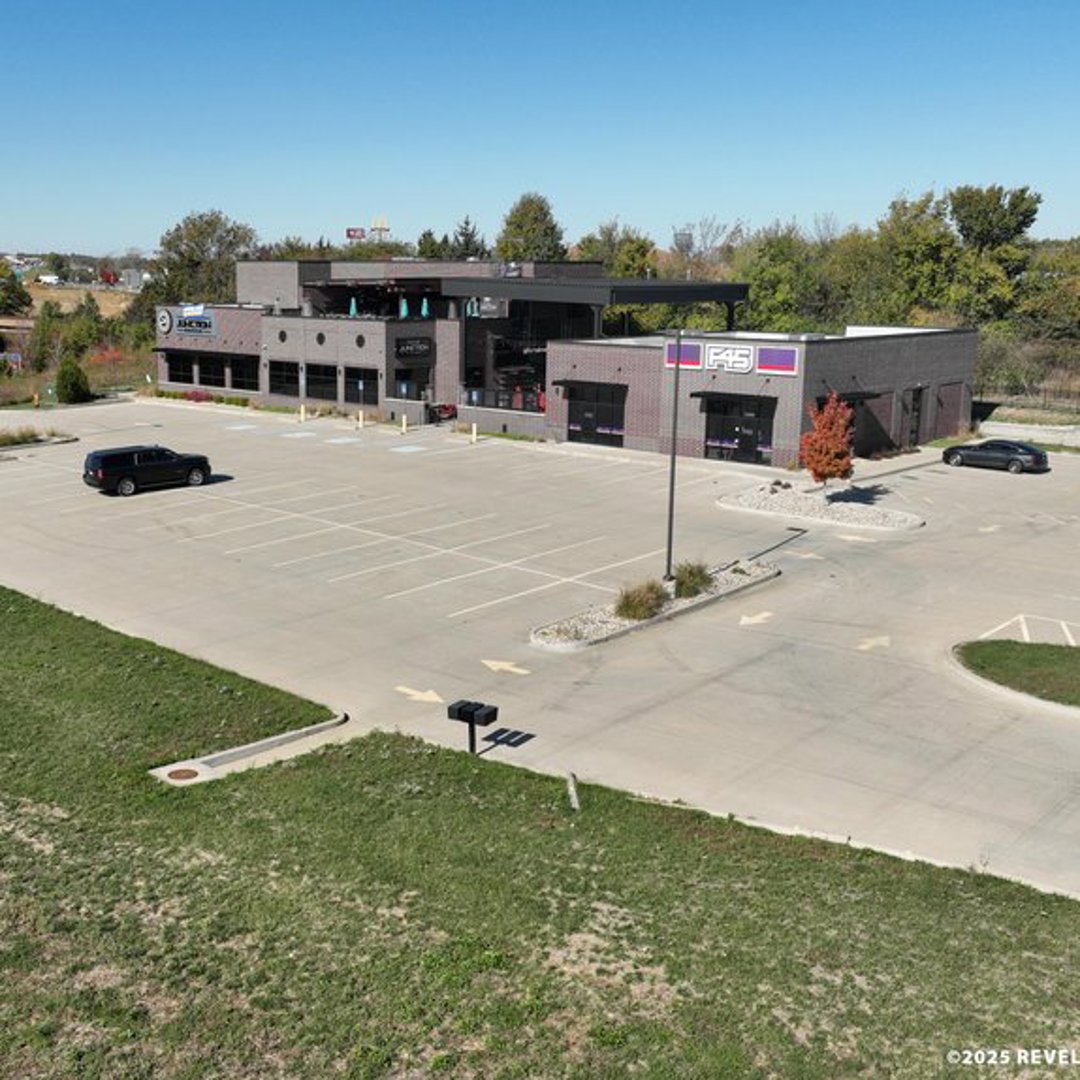 Now-shuttered Brett Hull's Junction House restaurant, building up for ...