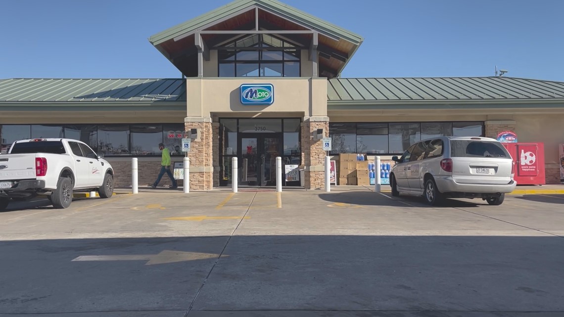 Moto kicks off holiday season with special gift card offer and goodie ...
