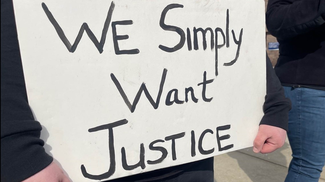 Protesters march, stand in solidarity with Tyre Nichols | ksdk.com
