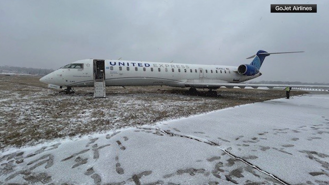 Regional jet ends up in grass after landing at St. Louis Lambert ...