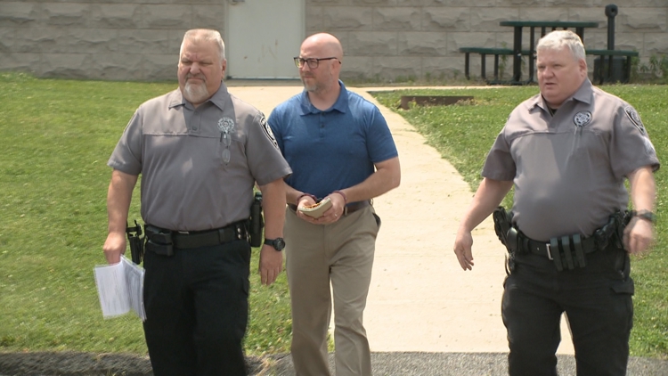 Investigator taken into custody for perjury charges in Betsy Faria ...