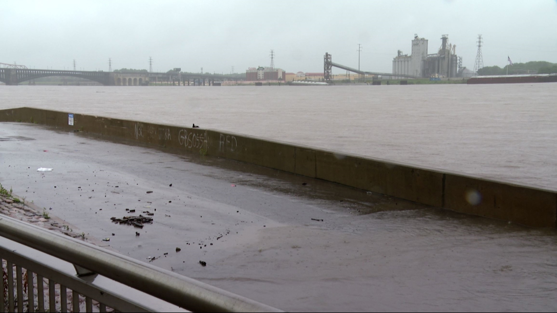 Laura Barczewski - Journalist Profile - Intelligent Relations