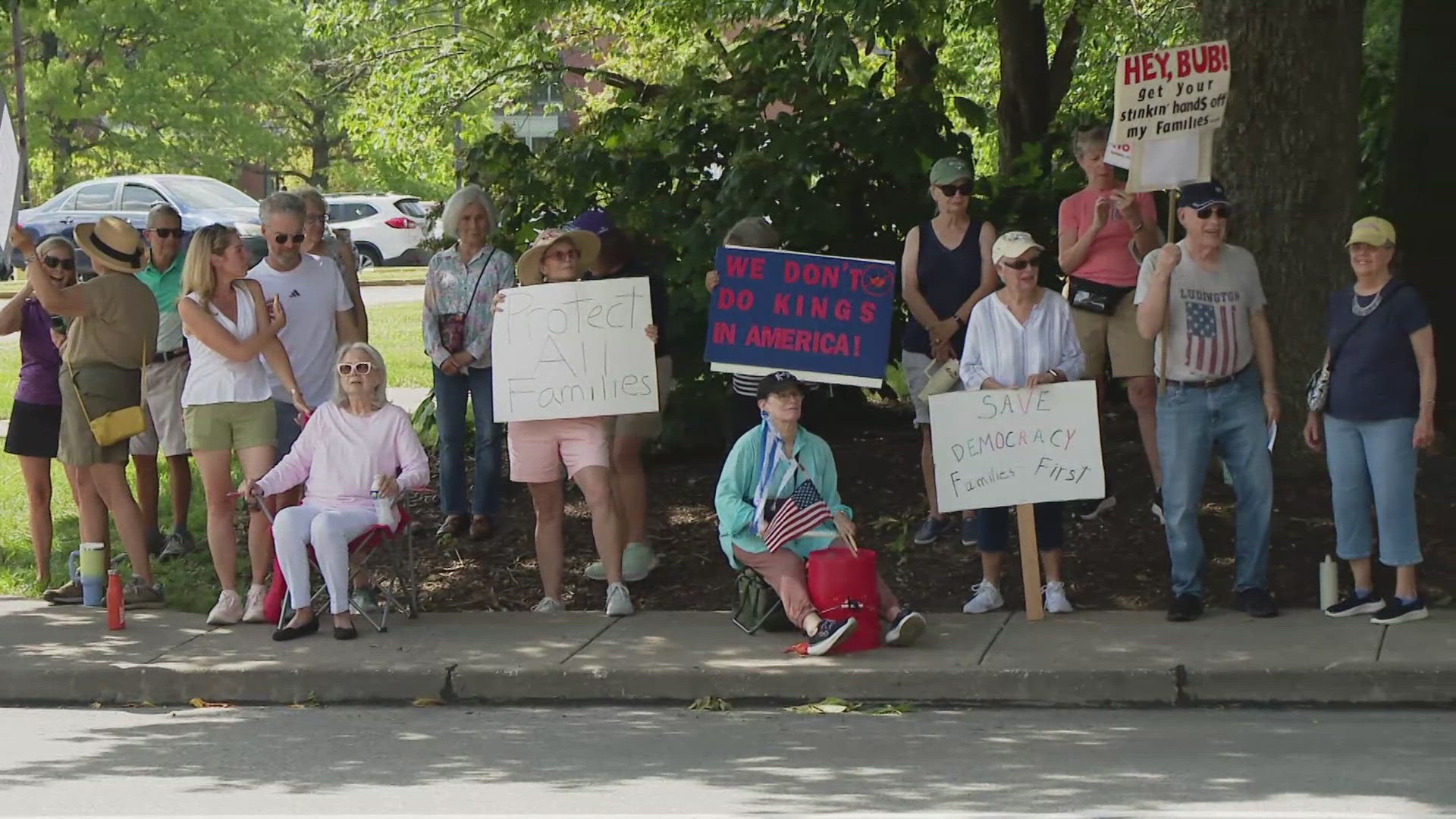 St. Louis families protest Trump's budget cuts | ksdk.com