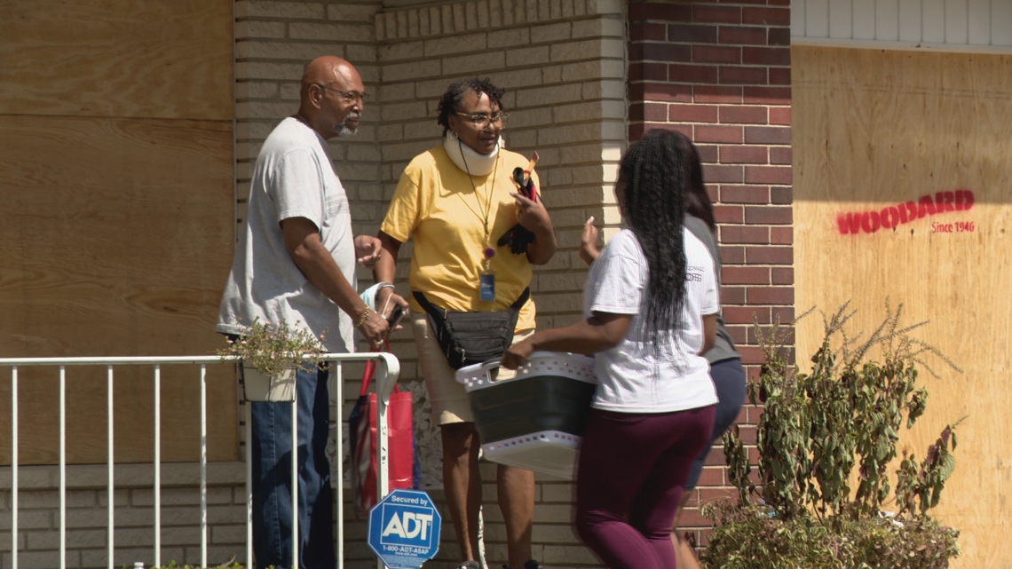 Volunteers bring hope to survivors devastated by St. Louis County home ...