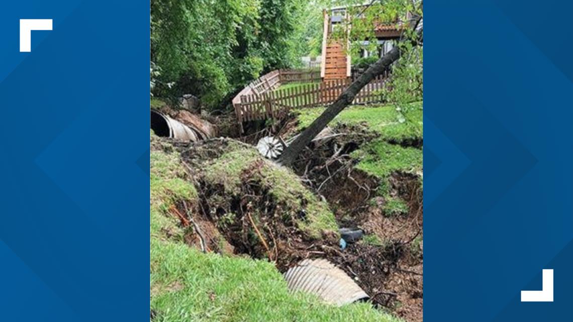 Heavy rains cause large sinkhole to form behind Arnold homes | ksdk.com