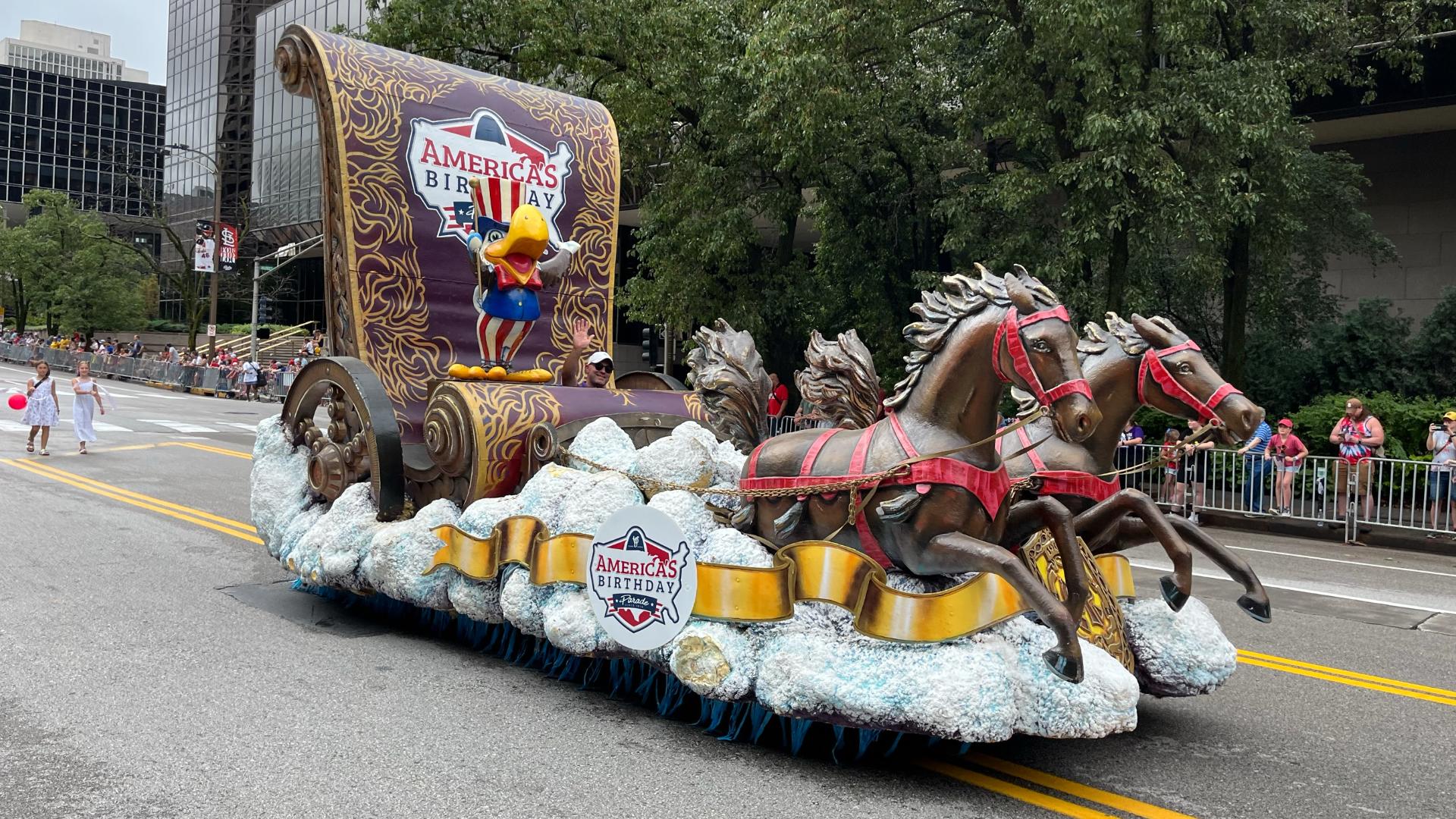 Downtown St. Louis parade kicks off 4th of July | ksdk.com