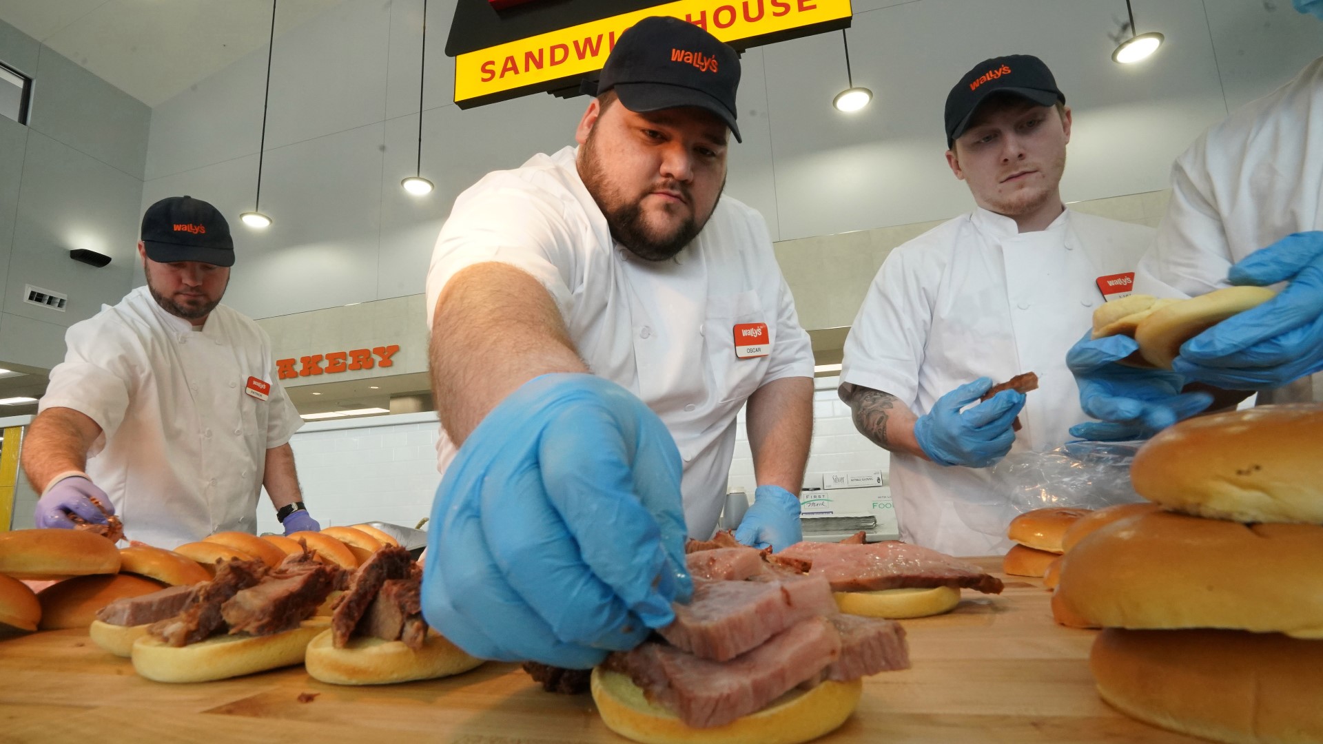 Wally's opens Fenton location | ksdk.com