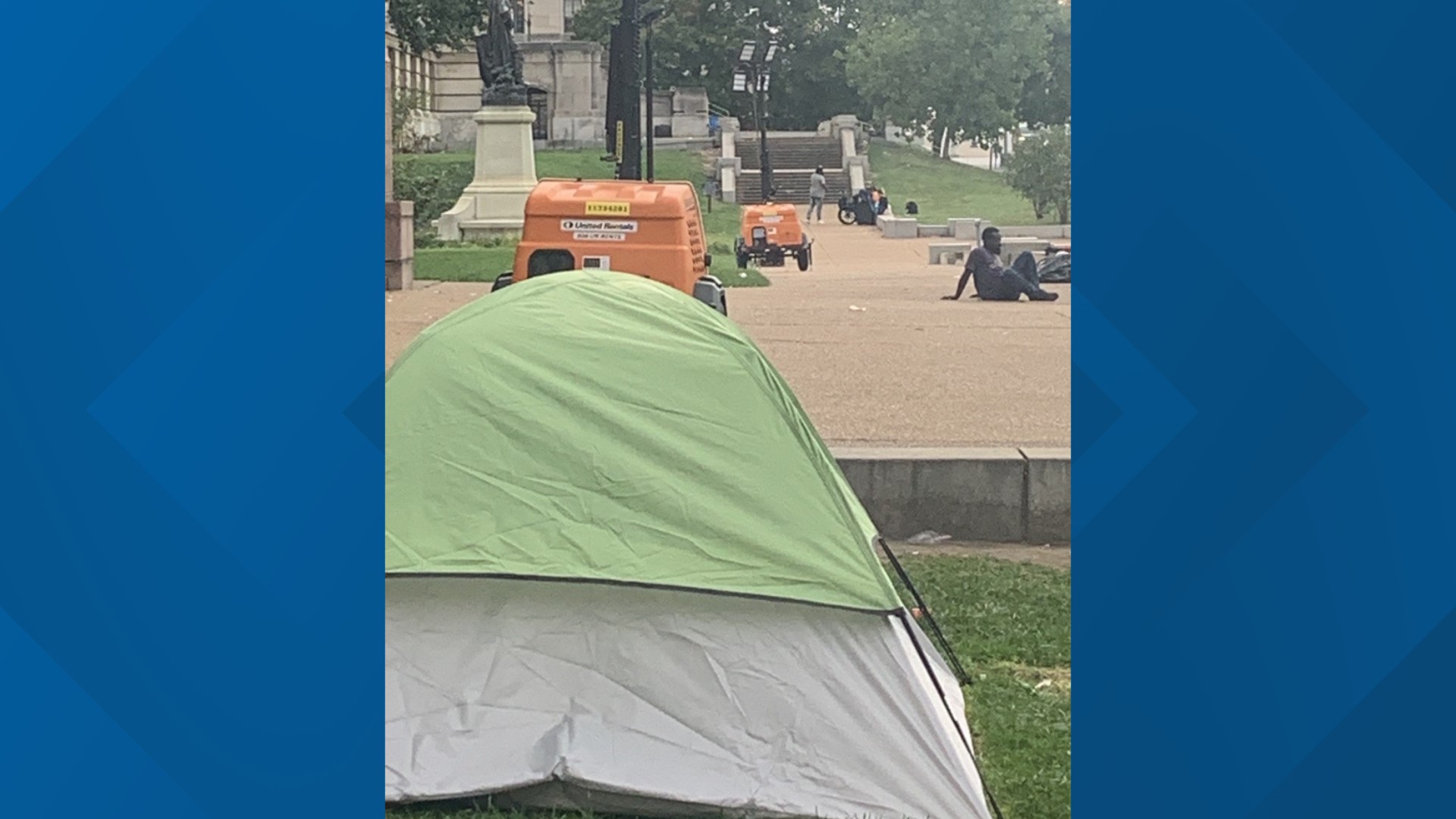St. Louis' City Hall homeless encampment dwindles on Tuesday | ksdk.com