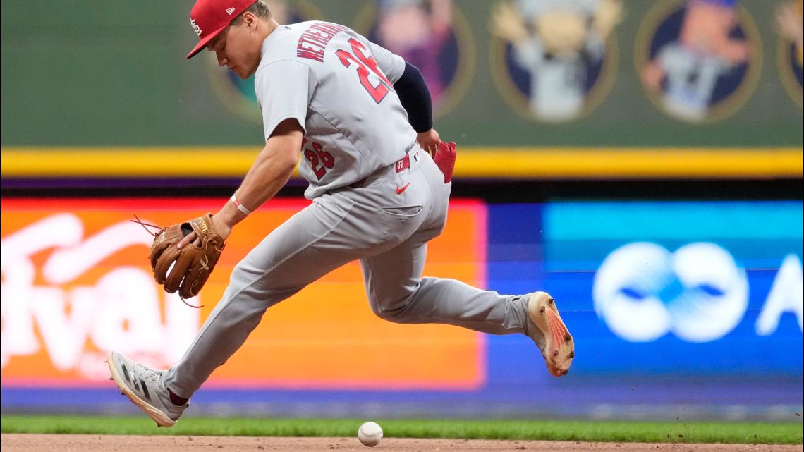 Brewers bury Cardinals 6-0 as division gap grows | ksdk.com