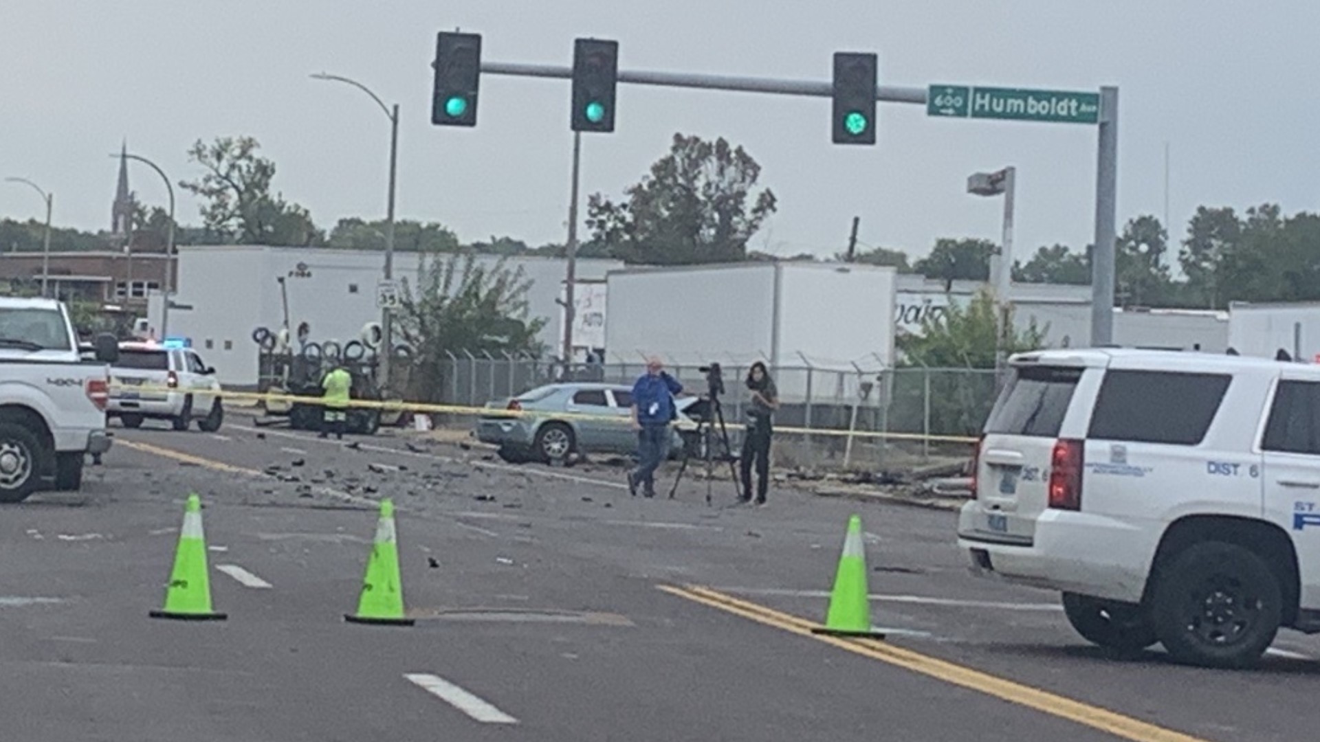 St. Louis fire responding to 5-vehicle crash | ksdk.com