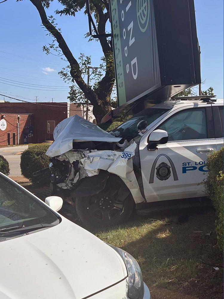 Driver of carjacked Dodge Challenger caused 2 crashes, St. Louis police ...