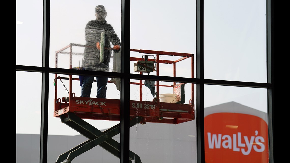 Wally's opens Fenton location | ksdk.com