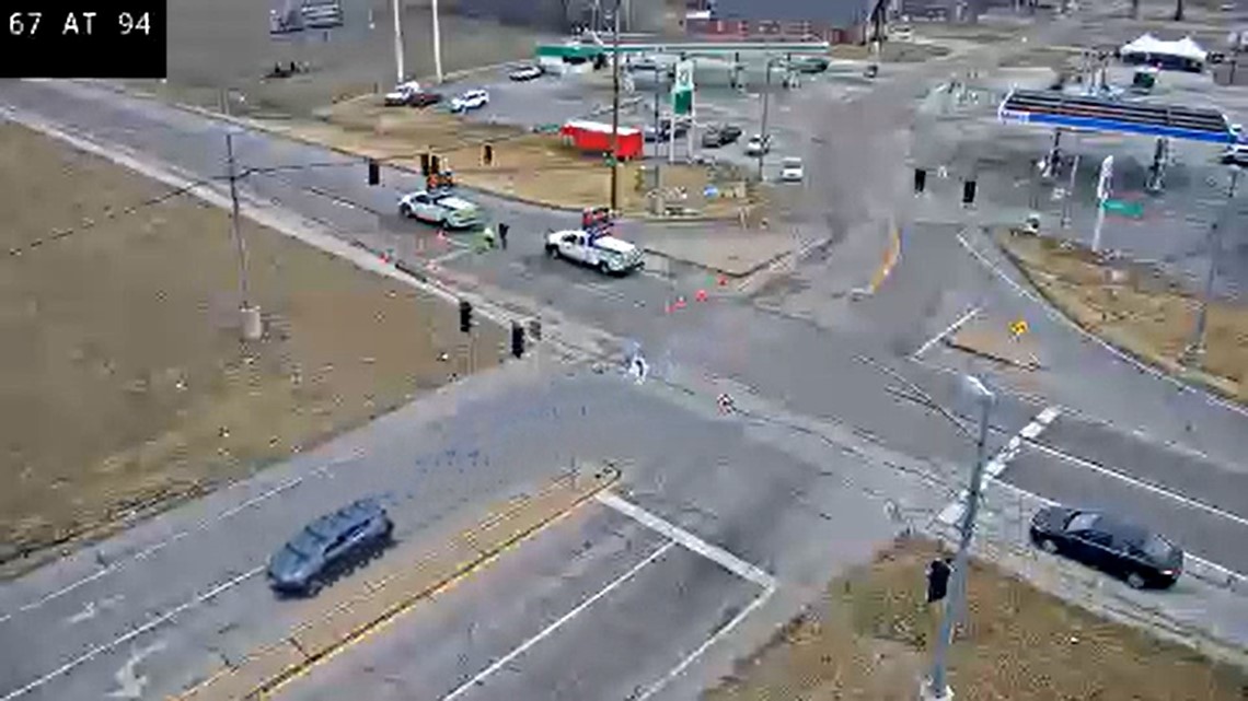 Man killed during police standoff near Lewis Bridge, Clark Bridge ...